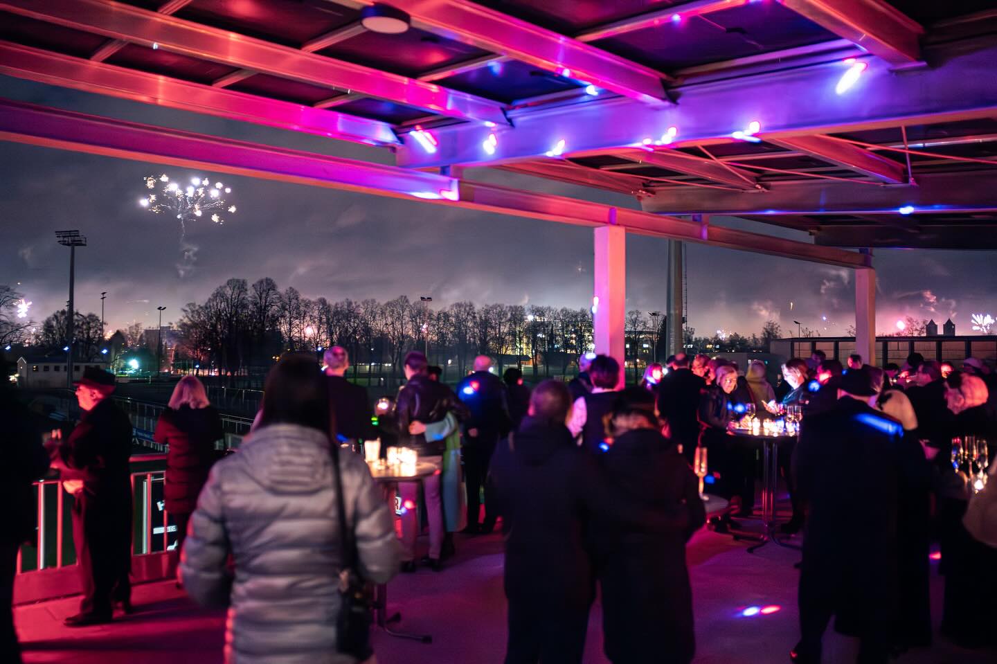 Prosit Neujahr! Stimmungsvolle Silvester-Feier im e-con ArenaPark - FC ...